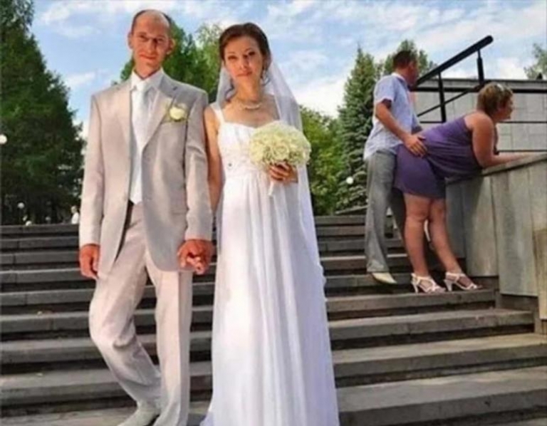Hilarious Awkward Wedding Photo Fails Win the Internet